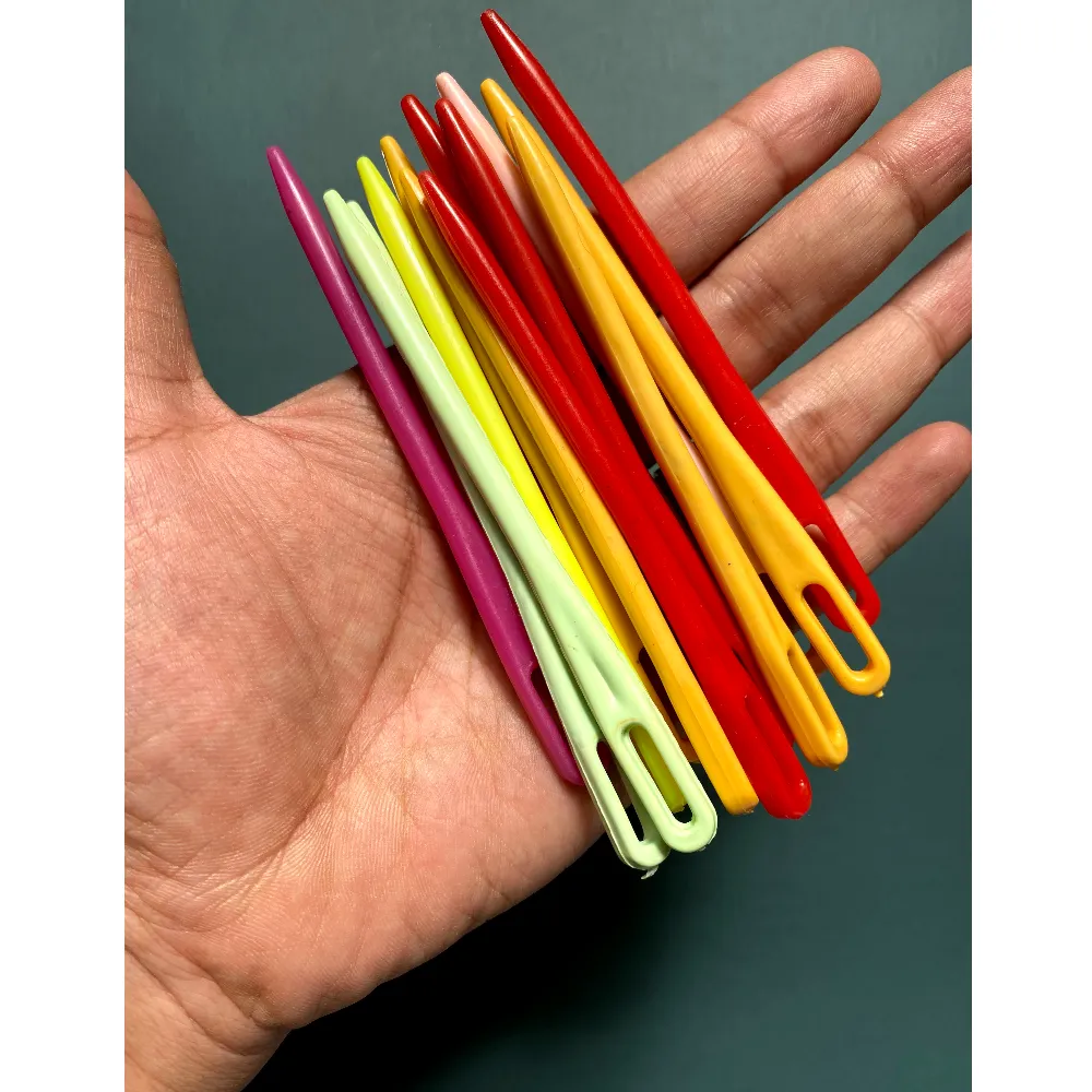Plastic Needle (1 Pc) - Knotmuch